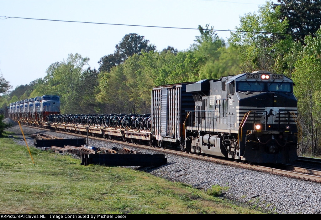 NS ES-40DC #7567 leads the "locomotive train" eastbound at Maifield Ave.